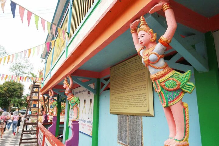 Độc đáo Chùa Chén Kiểu Sóc Trăng làm bằng "Chén"